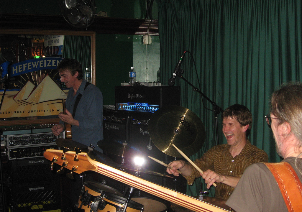 Allan Holdsworth (1946-2017) | movingtheriver.com